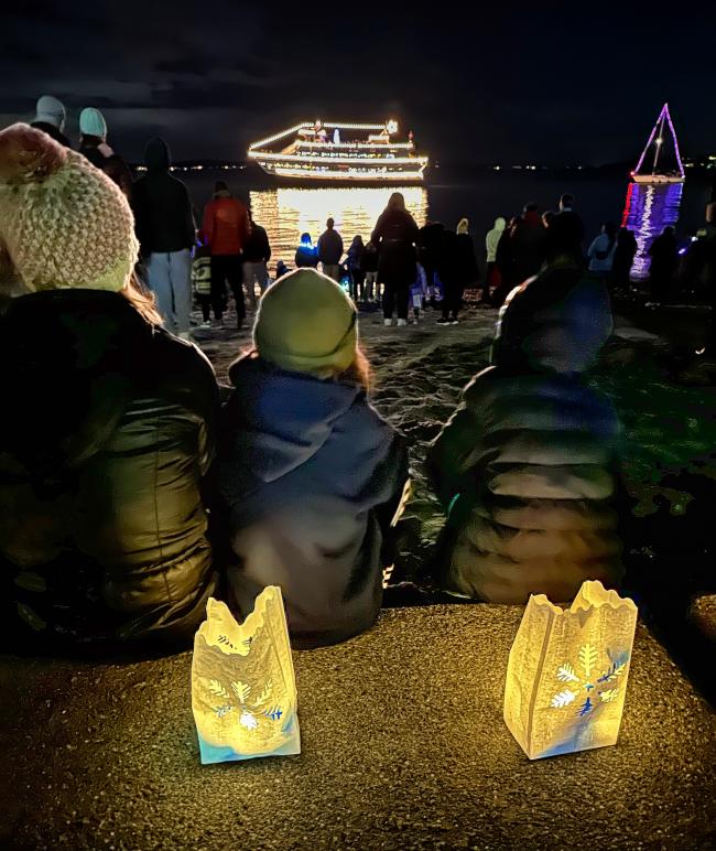 Christmas Ship comes to Alki entertaining in early season visit ...